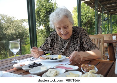 7,494 Old Lady Eating Images, Stock Photos, 3D objects, & Vectors ...
