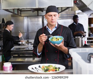 971 Chef Checking Dish Images, Stock Photos & Vectors | Shutterstock