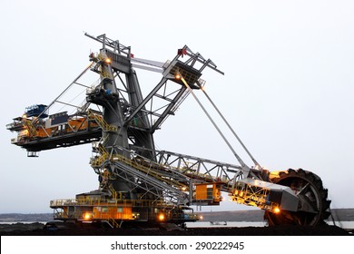 15,292 Mining crane Images, Stock Photos & Vectors | Shutterstock