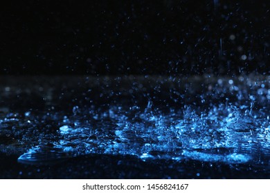 166 Heavy rain pouring down on ground Images, Stock Photos & Vectors ...