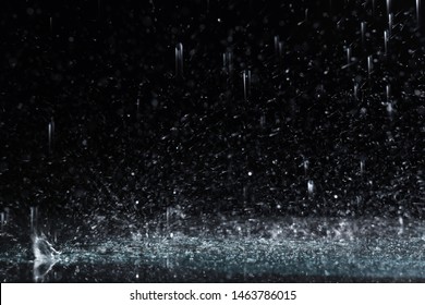 166 Heavy rain pouring down on ground Images, Stock Photos & Vectors ...