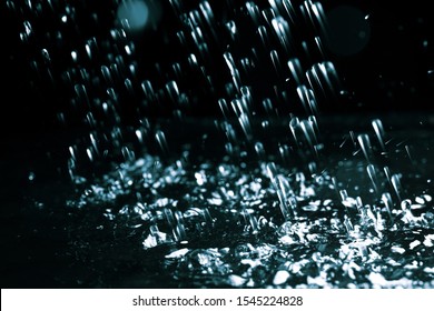 166 Heavy rain pouring down on ground Images, Stock Photos & Vectors ...
