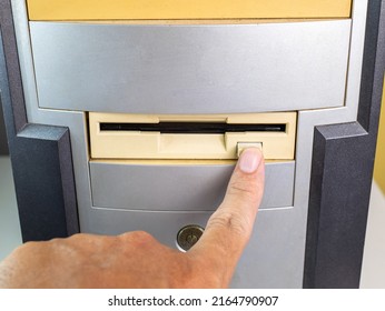 Hold Floppy Disc Insert Reader Read Stock Photo 2164790907 | Shutterstock