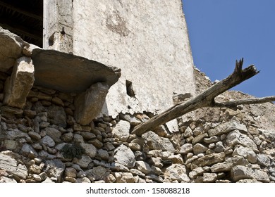 5,135 Walls falling down Images, Stock Photos & Vectors | Shutterstock