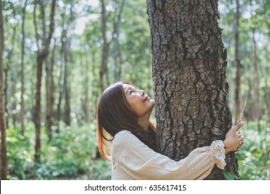 76,789 Girl hugging tree Images, Stock Photos & Vectors | Shutterstock