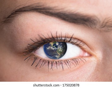 Free Stock Photo of Human eye with planet Earth reflected | Download ...