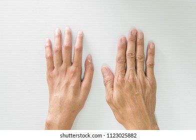 4,916 imágenes de Two hands compare - Imágenes, fotos y vectores de ...
