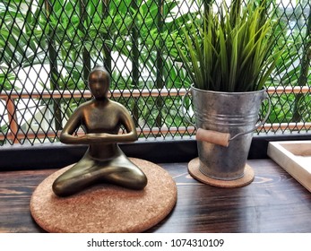 Human Statue Small Tree Stock Photo 1074310109 | Shutterstock