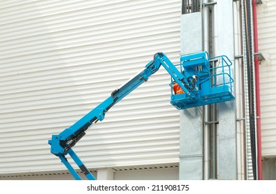 1,091 Mobile elevated work platform Images, Stock Photos & Vectors ...