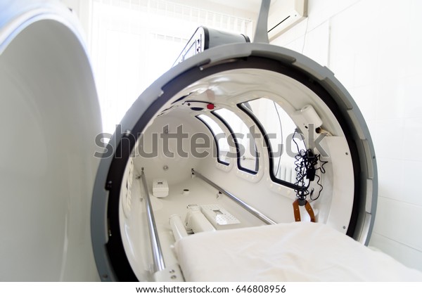 chambre hyperbare : photo de stock (modifiable) 646808956