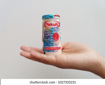 Yakult Logo Vector (.EPS) Free Download