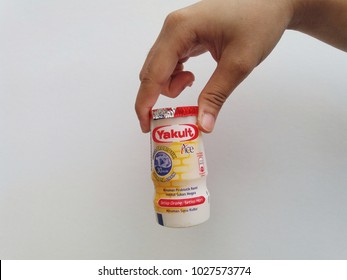 Yakult Logo Vector (.EPS) Free Download