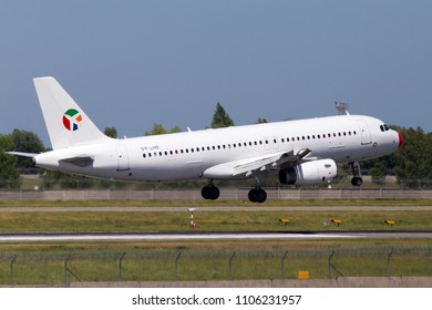 DAT airlines Logo Vector (.EPS) Free Download