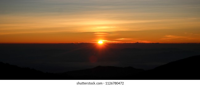 Sun Rising From The Mountain 2K wallpaper download