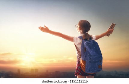 Going School In Sunrise 4K wallpaper download