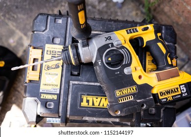 DeWALT Logo Vector (.EPS) Free Download