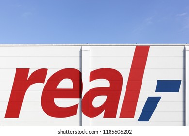 Giant hypermarket Logo Vector (.EPS) Free Download