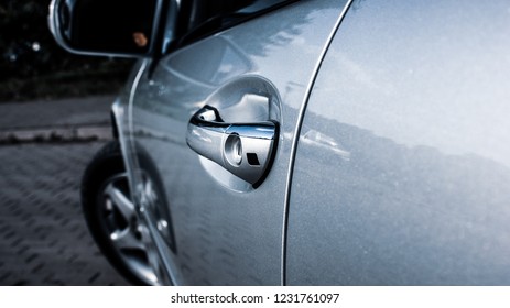 Strieborné vozidlo Mercedes-Benz 2K prevzatie tapety