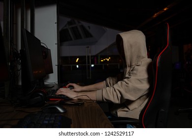 Hackerman 4K wallpaper download