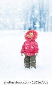 Girl in Falling Snow 2K wallpaper download
