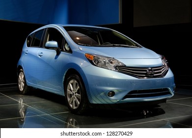 Nissan Versa Logo Vector (.EPS) Free Download