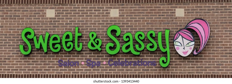 Tween Logo Vector (.EPS) Free Download