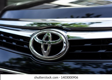 Camry Logo Vector (.EPS) Free Download