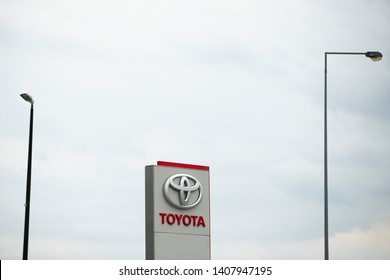 Yaris Logo Vector (.EPS) Free Download