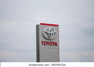 Yaris Logo Vector (.EPS) Free Download