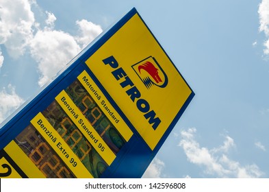 Petrom Logo Vector (.AI) Free Download