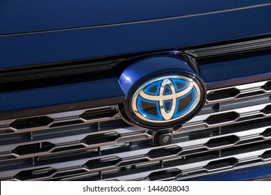 Rav4 Logo Vector (.EPS) Free Download