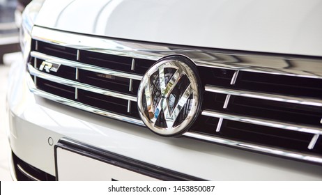VW R Logo Vector (.AI) Free Download