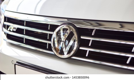 VW R Logo Vector (.AI) Free Download
