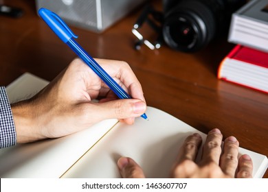 Lefties Logo Vector (.SVG) Free Download