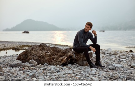 Beautiful model pose with lake view 4K wallpaper download