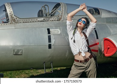 Fighter Jet Pilot girls 4K wallpaper download