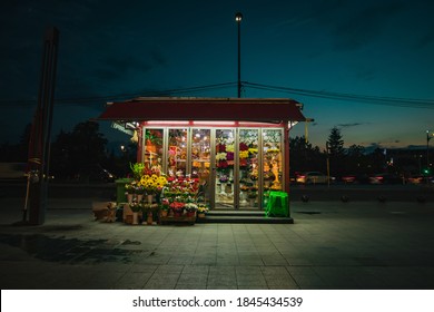 Night Store 4K wallpaper download