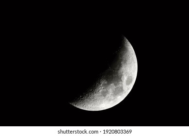 Half moon 4K wallpaper download