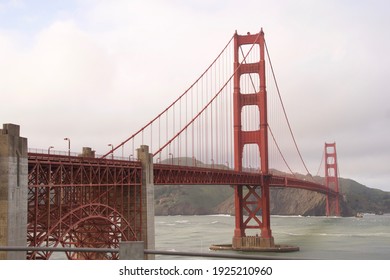 Golden Gate Bridge over clouds 4K wallpaper download