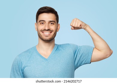 Strong man in black tracksuit lifting weights with all his might 2K ...