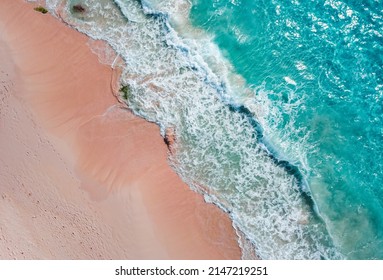 Beautiful blue waves in the ocean 4K wallpaper download