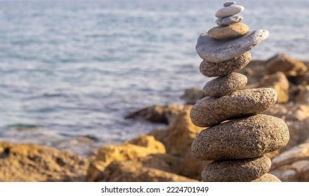 Big Rocks in the seashore 4K wallpaper download
