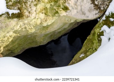 Cave Den 4K wallpaper download