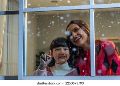 Santa watching children from window HD wallpaper download