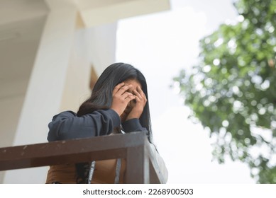Sobbing Girl HD wallpaper download