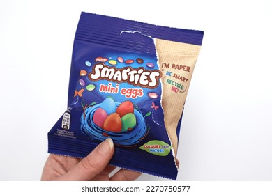 Smarties Logo Vector