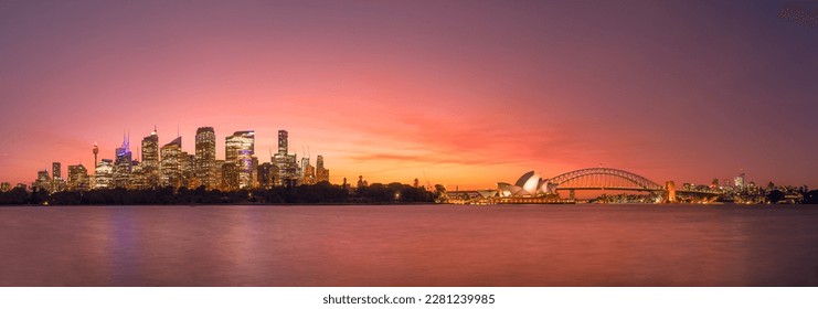 Spectacular view of Sydney Harbor Bridge and Sydney Opera House in New ...