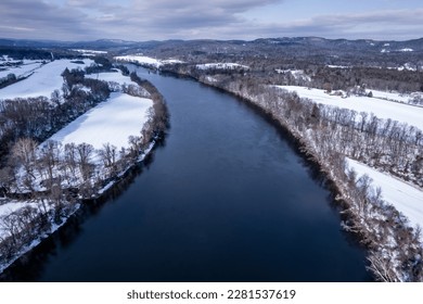 Tranquil river in winter HD wallpaper download