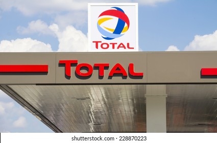 Total Logo Vector (.AI) Free Download