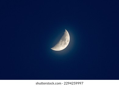 Half moon 4K wallpaper download